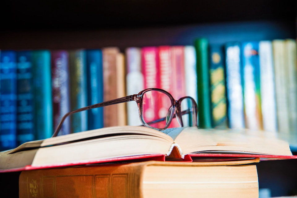 How Do Glasses Work? Understanding Eyeglasses, Lenses, And Refraction ...