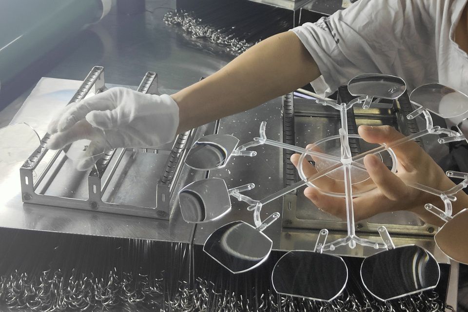 How Eyeglasses Are Made: The Manufacturing Process Of Prescription Lenses
